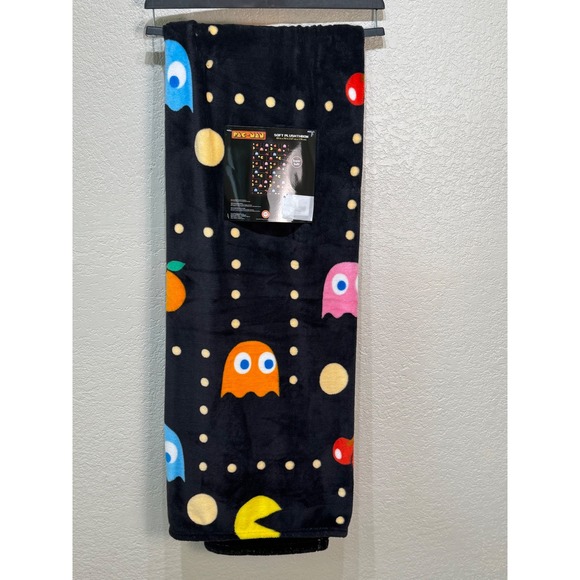 Accents | Viral Pac Man Classic Arcade Soft Plush Throw Blanket 5 X 70 ...